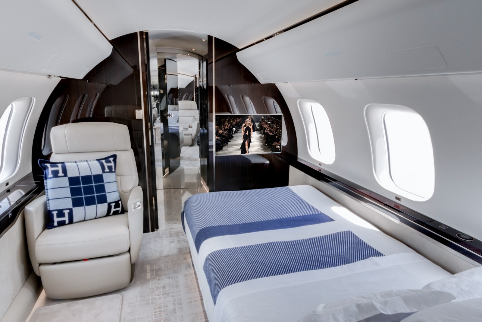 BOMBARDIER GLOBAL 7500 OE-IXI | Private Jet | Global Jet